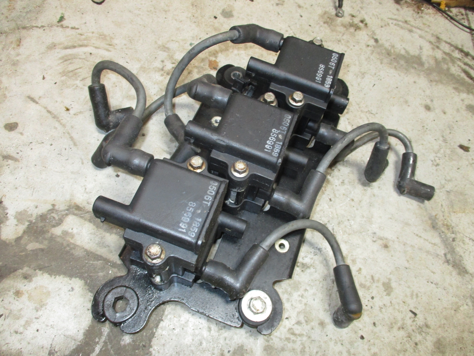 Mercury 135hp Optimax outboard ignition coil set (856991) | eBay