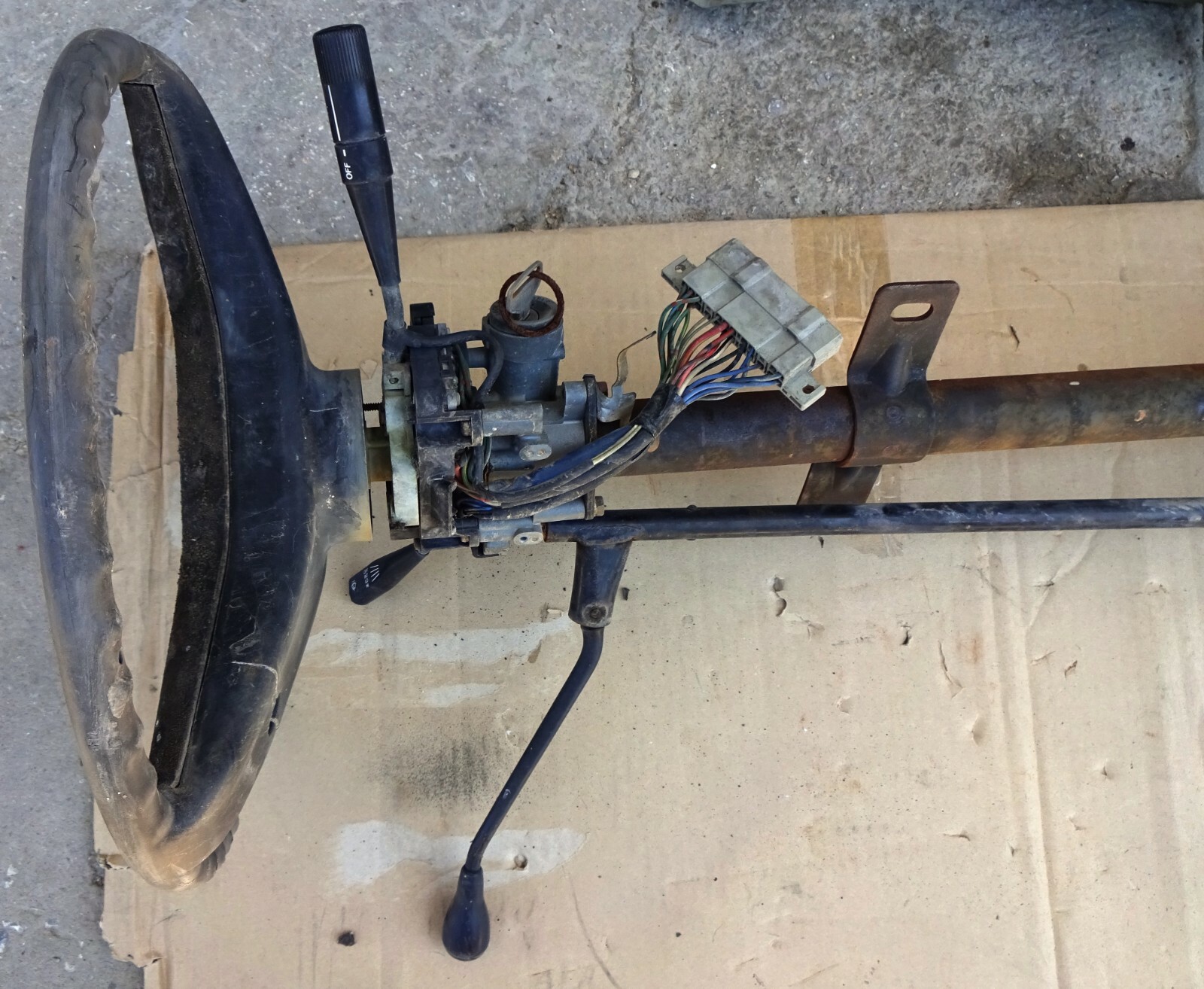 TOYOTA HILUX RN36 RN46 1979 84 4X4 ENGINE 18R 2,0cc 8V STEERING COLUMN ...