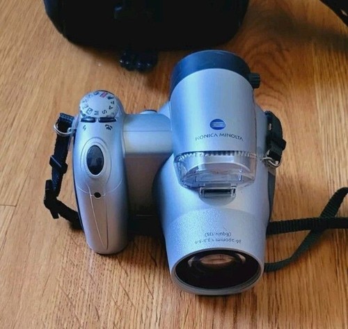 Konica Minolta DiMAGE Z10 3.2MP Digital Camera - Silver 8x ZOOM Not ...