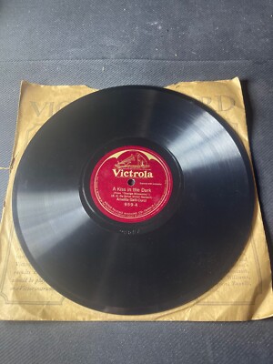 VICTROLA Record 78 rpm 959 KISS IN THE DARK / KISS ME AGAIN | eBay