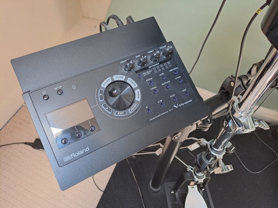 Roland TD-17KVX V-Drum Kit with Hi-Hat Stand, Stool, Noise Cancelling ...