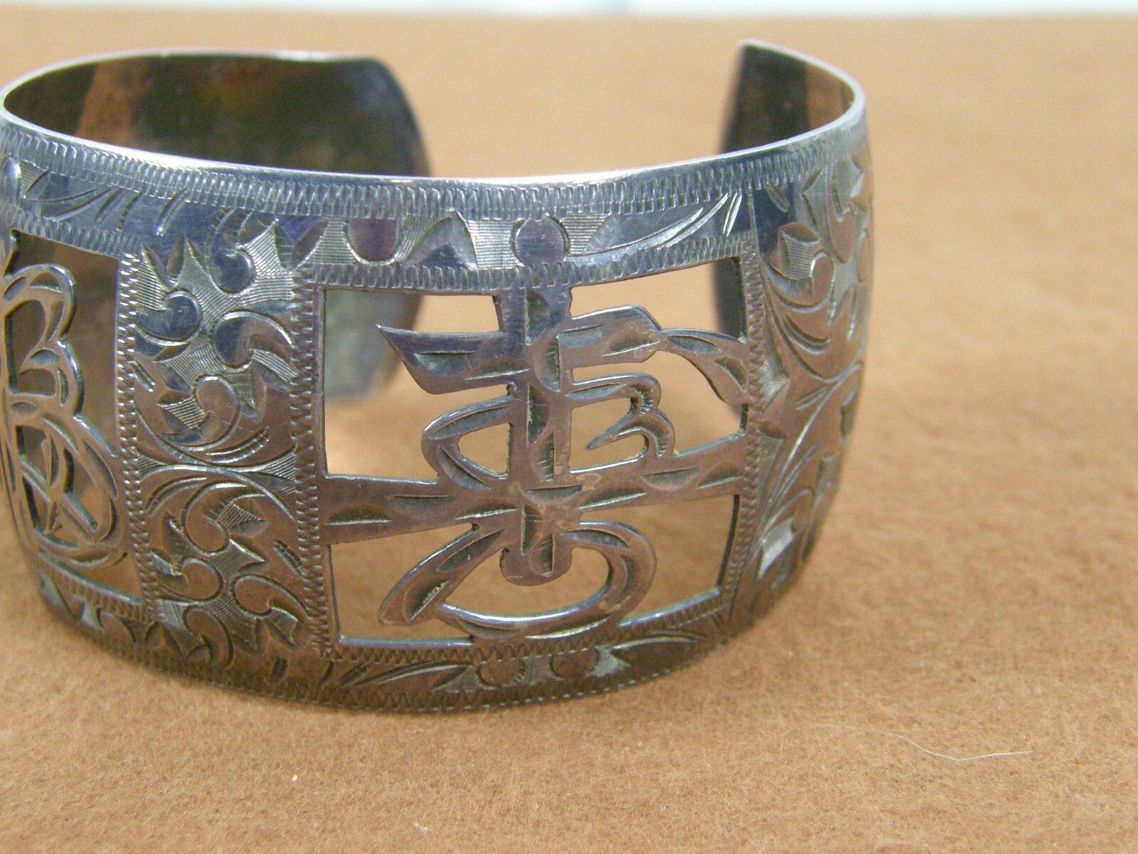 VINTAGE CHINESE SYMBOL ETCHED PIERCED STERLING SILVER… - Gem