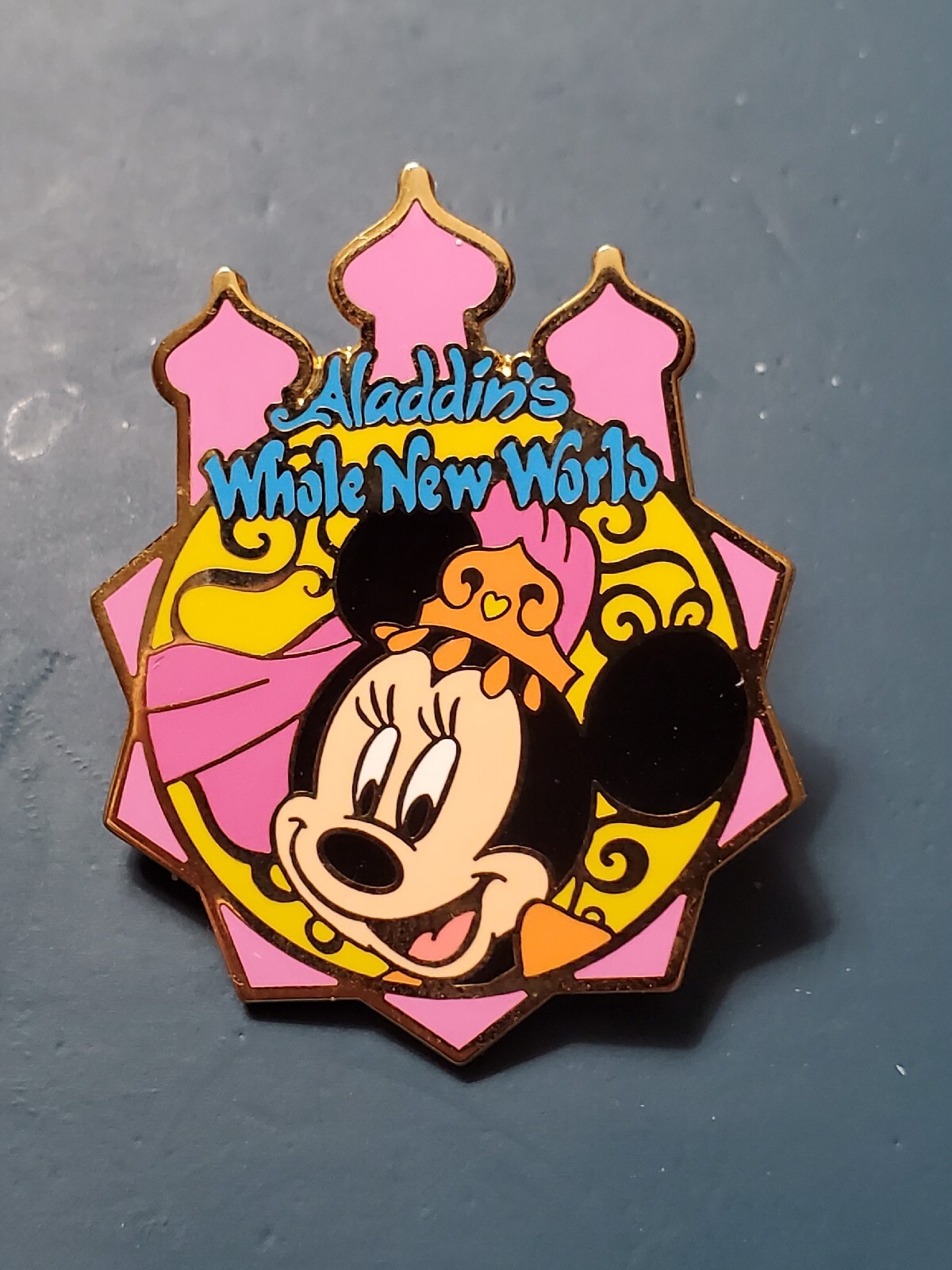 Tokyo Disneyland Resort Game Prize Pin Aladdin's whole new world Minnie ...
