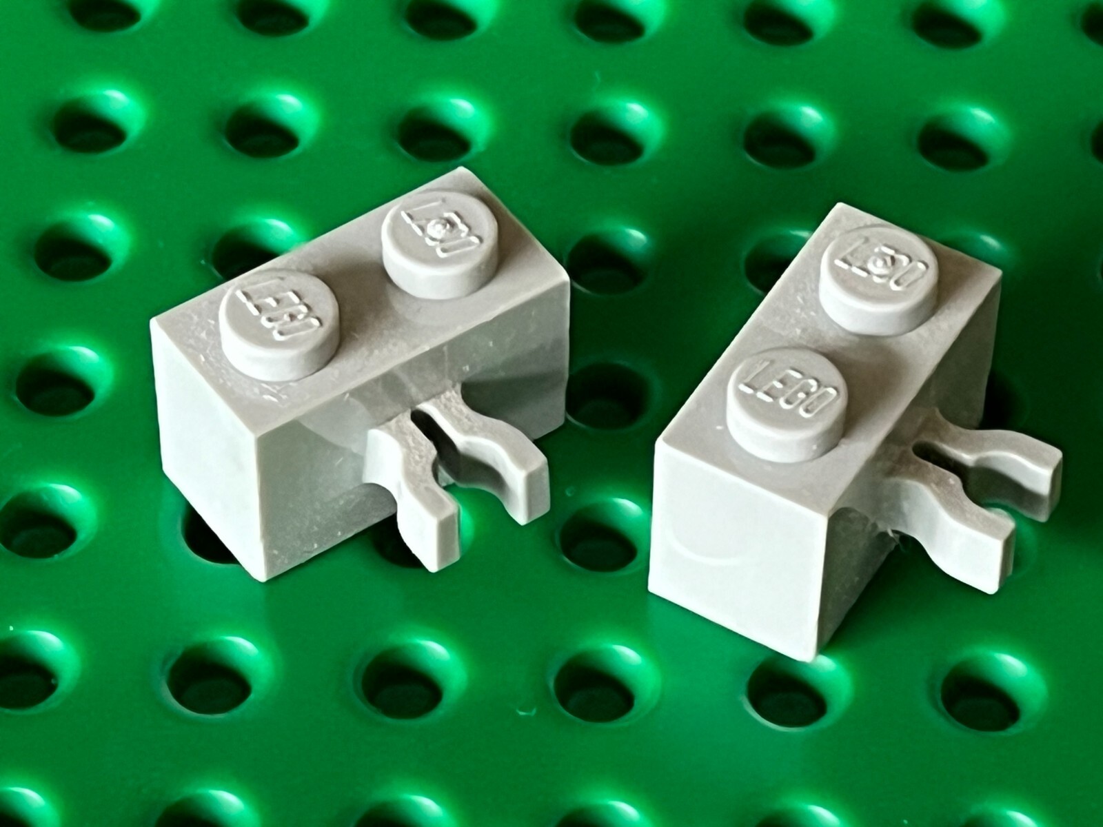 2 x LEGO Light Gray OldGray brick ref 30237a / Set 3739 4707 4730 4704 ...