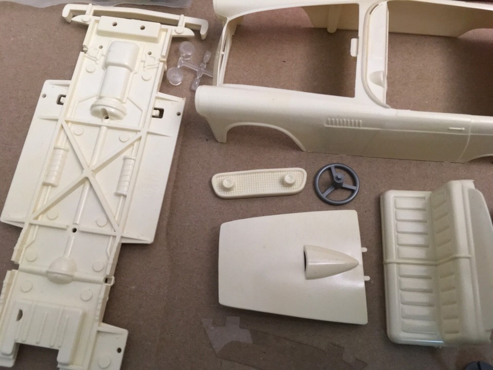 Lot 62: old thunderbird motorized model kit ITC MODEL CRAFT/ Ideal toys ...