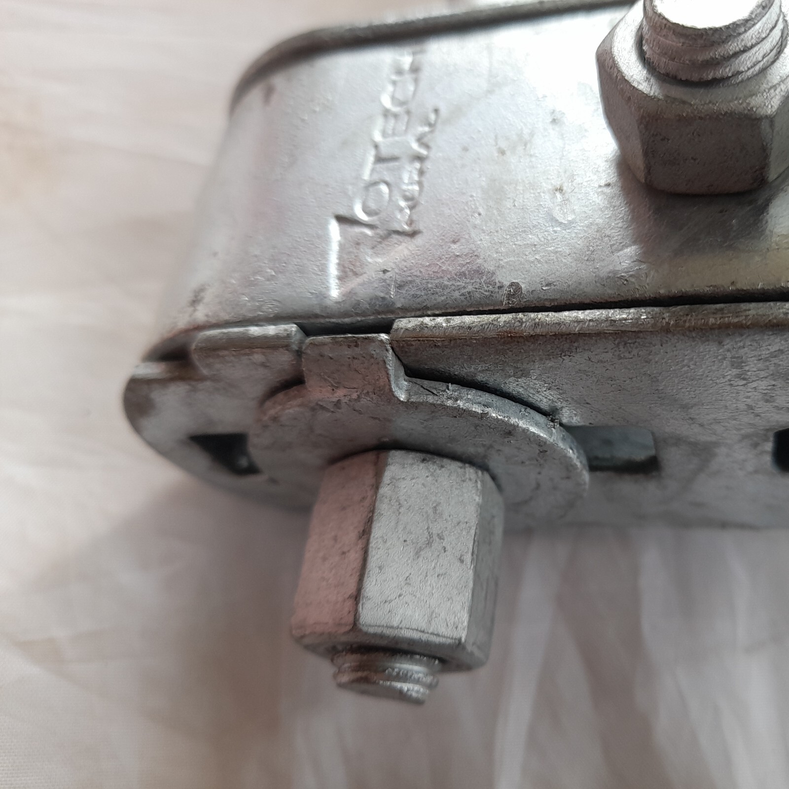 100NB Bolt-on Adjustable Round Post Hinge Kit for Farm Gates FG6100 ...