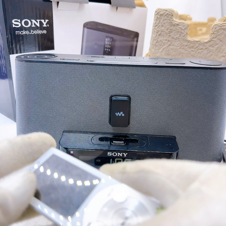 Sony RDP-NW1 WM-Port Speaker Dock with Alarm Clock & Walkman Used ...