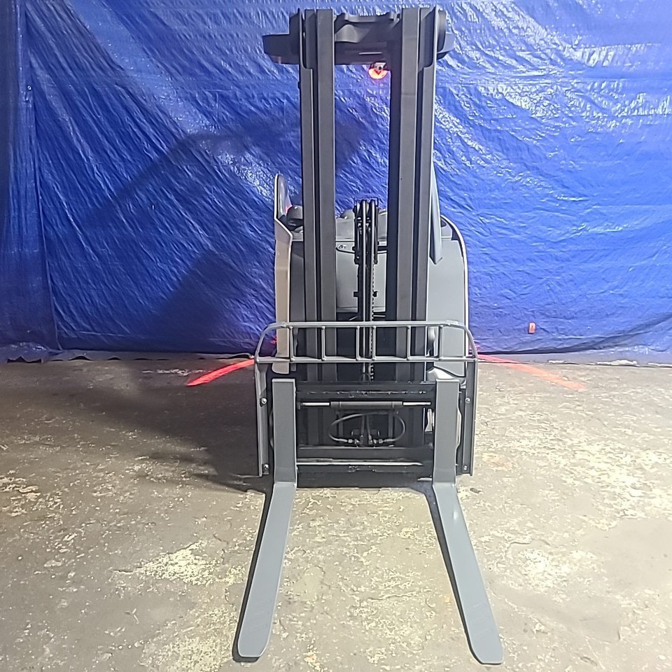 2014 Crown Electric Stand-Up Forklift RC5530-30 With New Battery | eBay