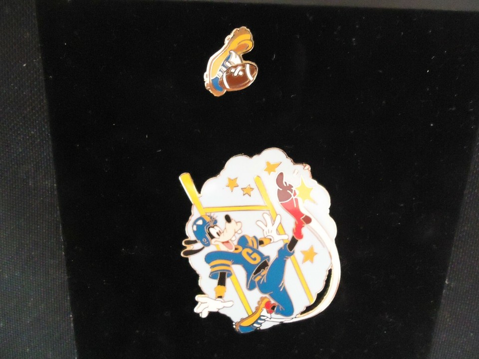 DISNEY AUCTIONS (P.I.N.S.) GOOFY FOOTBALL 2 PIN SET ON CARD LE 250 | eBay