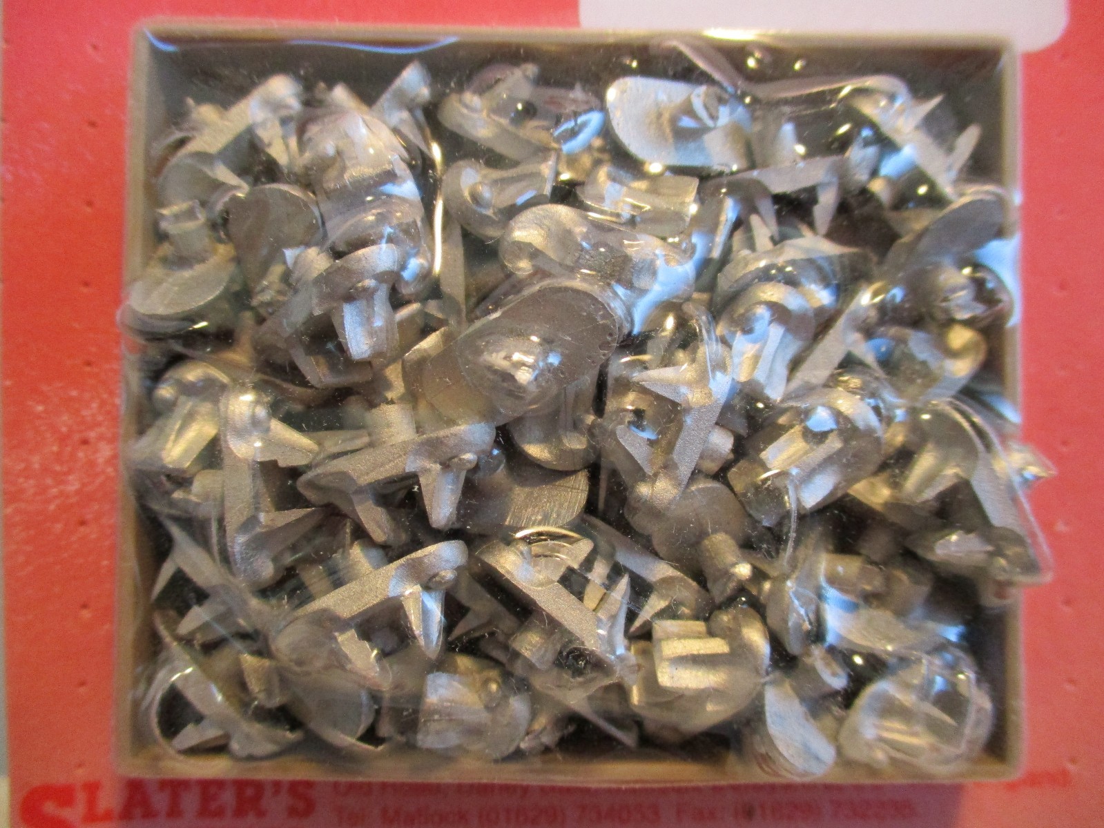 Slaters 16T02 50 x Dinorwic Quarry Rail Chairs White Metal 16mm Scale ...