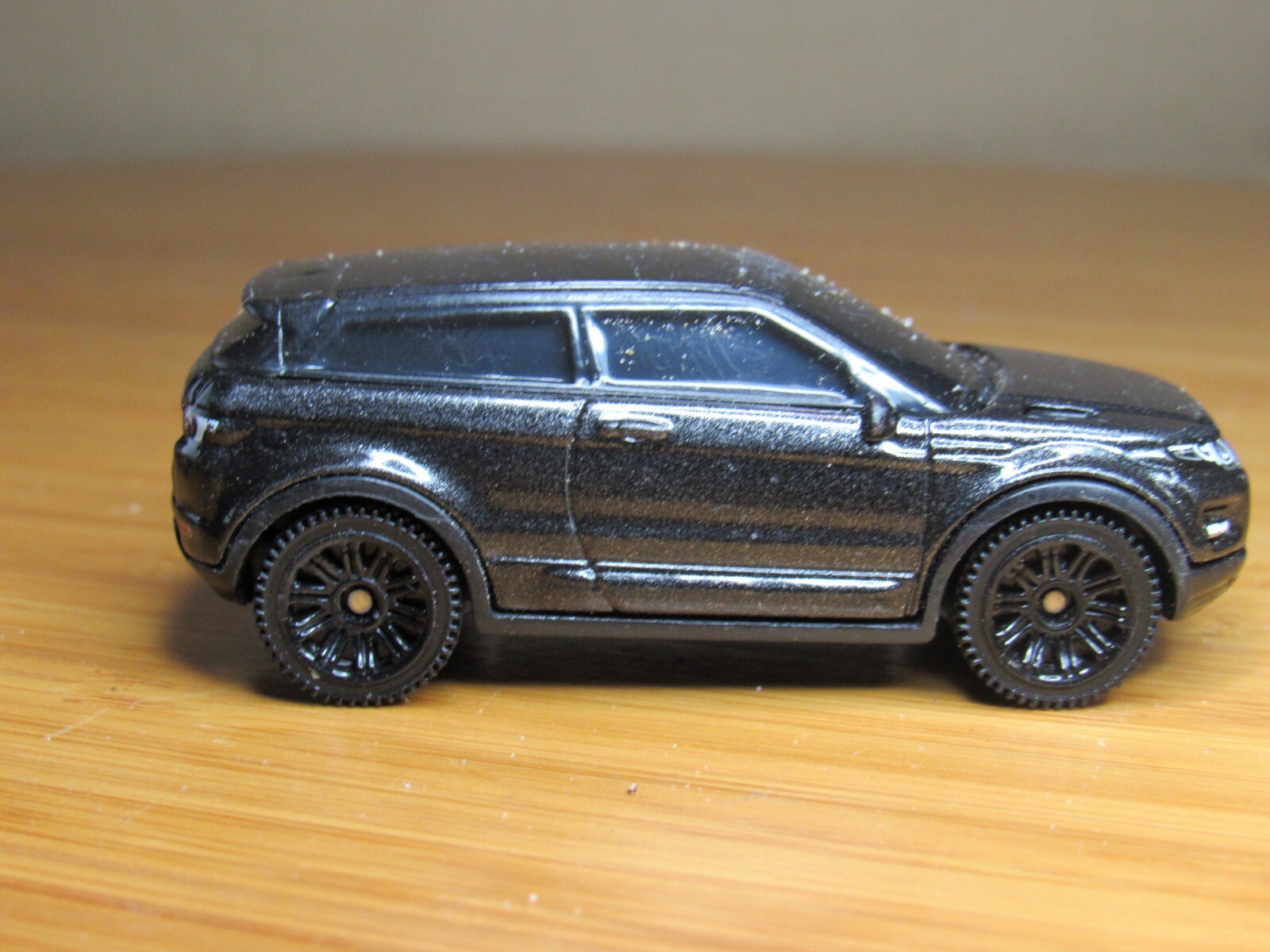 Matchbox '15 Range Rover Evoque Metal Flake Black/Gray 1:64 Blackout ...