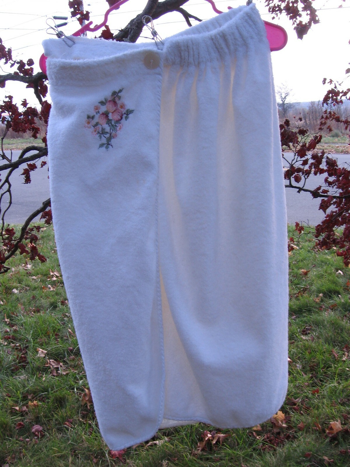 Crabtree & Evelyn Towel Wrap White with Floral Embroi… - Gem