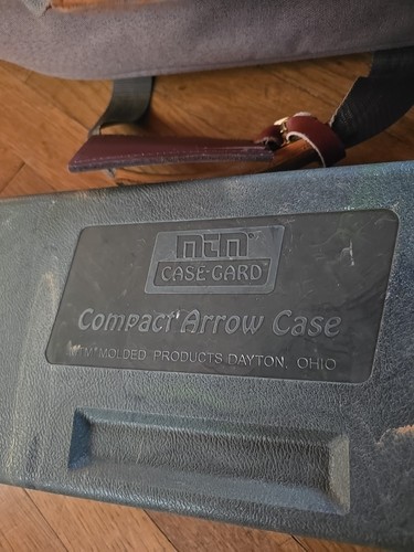 Mathews Archery Bow Solocam Q2XL w/ Arrows w/ Hard Case SKB Bag and ...