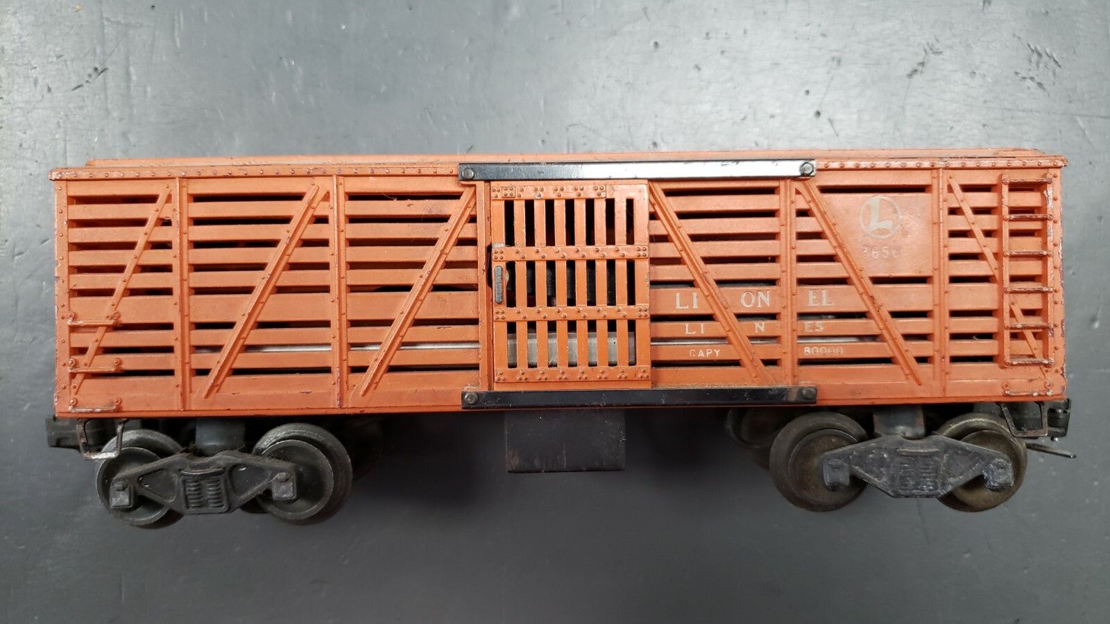 Lionel 3656 Operating Cattle Car in Orange Postwar Model Railway ...