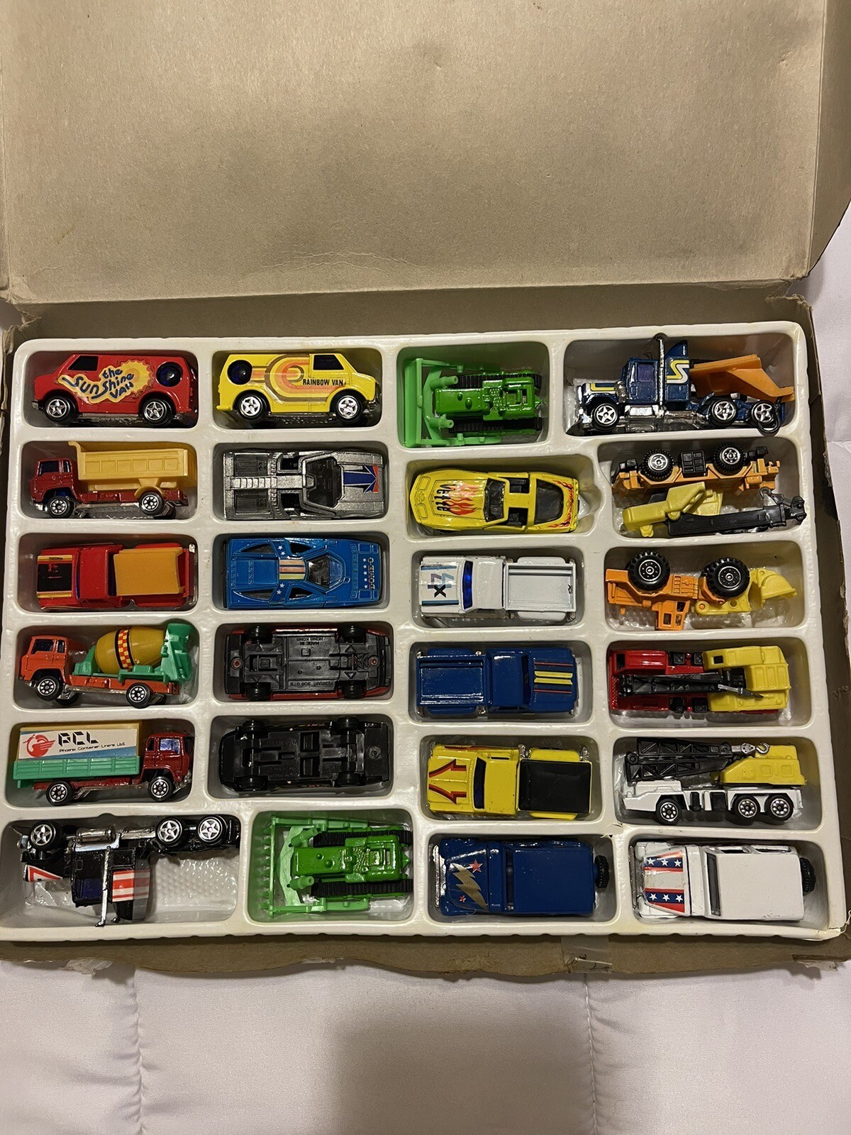 Vintage Matchbox Car Set Road Machines (24) Semi’s Tractors Jeeps ...