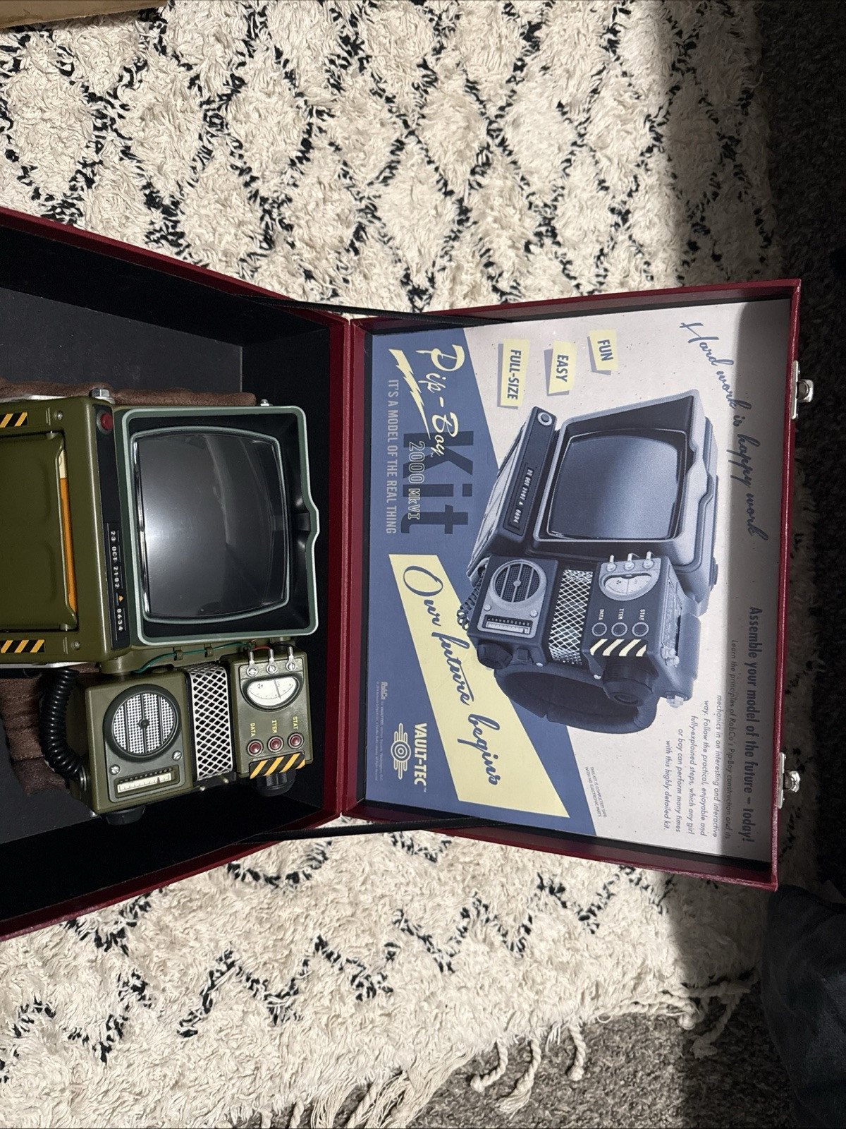 Fallout Pip Boy 2000 MK VI Vault-Tec Limited Edition Prop Display Wand ...