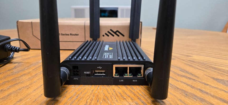 Cradlepoint IBR900 Series IBR900-1200M-B - wireless router - WWAN - 802 ...