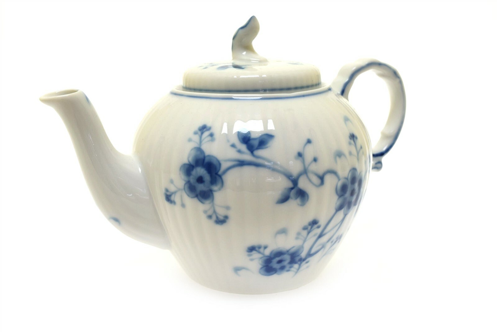 Sigma Victoria Blue White Blue Floral Teapot & Lid 4" Holds 3 Cups | eBay