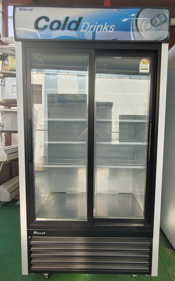 Automatic door closer for sliding doors in refrigerator freezer ...