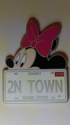 Disney Character License Plate Series 2N TOWN Minnie Mouse Pin Limited ...