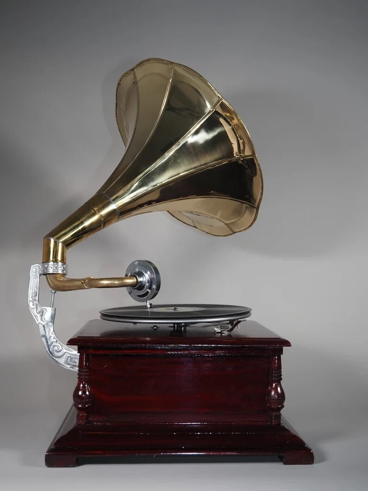 Beautiful ANTIQUE STYLE Gramophone, Phonograph New Working - Record ...