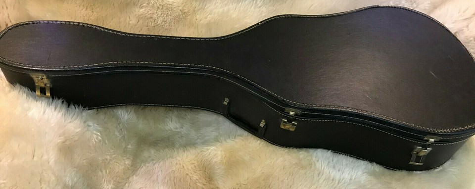 Guitar signed by Willie Nelson, Pam Tillis and the Gibson Miller Band ...