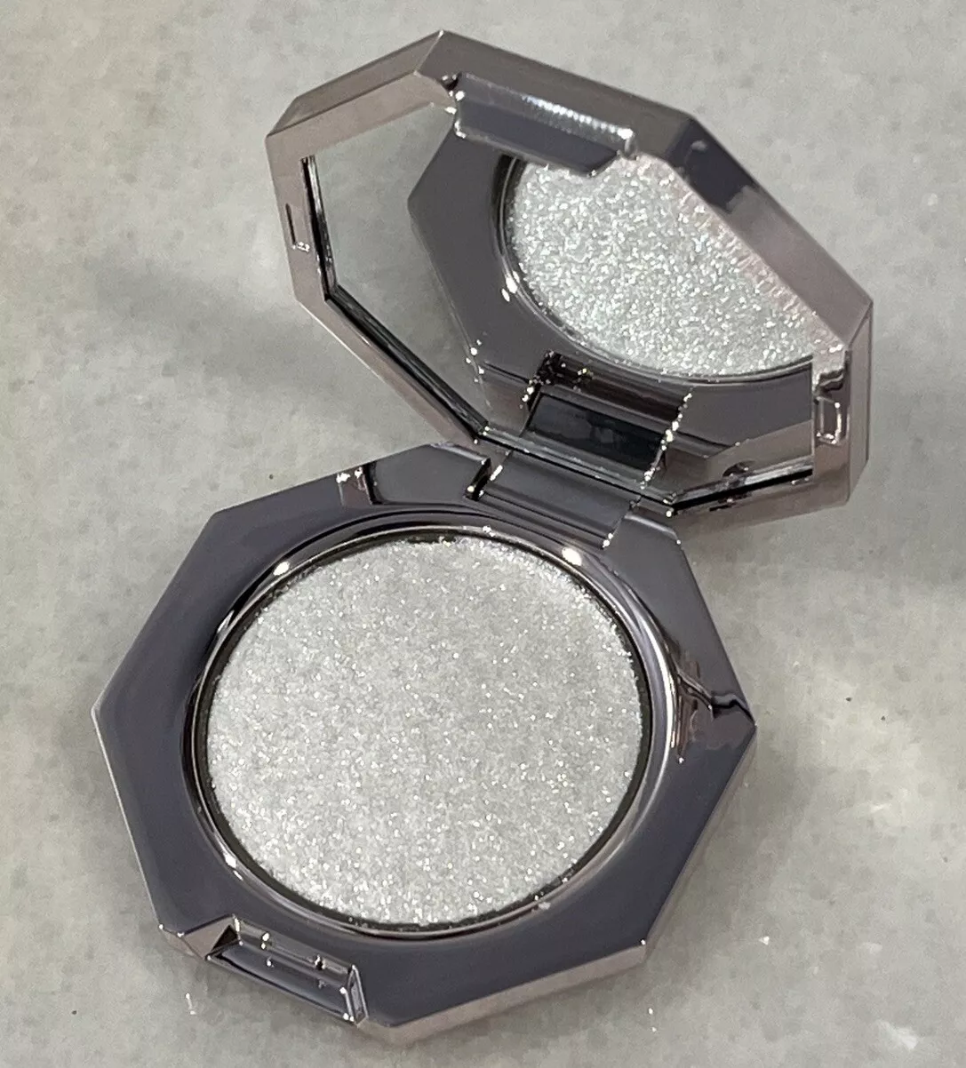 2 Fenty Beauty Diamond Bomb All-Over Diamond Viel How Many Carats? 0 ...