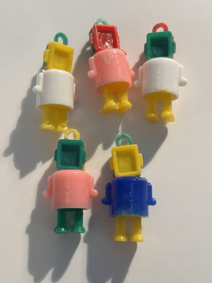 1960's ROBOT GUM BALL MACHINE PREMIUM PRIZE SPACE TOY NECKLACE BRACELET ...