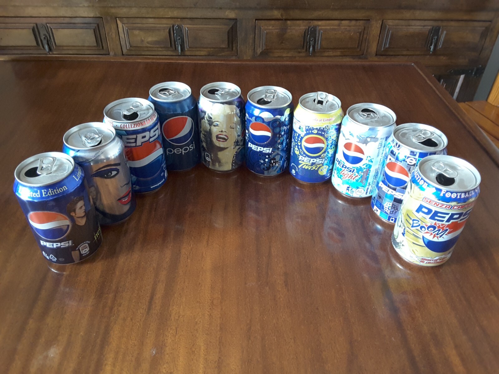 Lotto 10 Lattine Pepsi limited edition + artisti vari e giocatori vuote ...