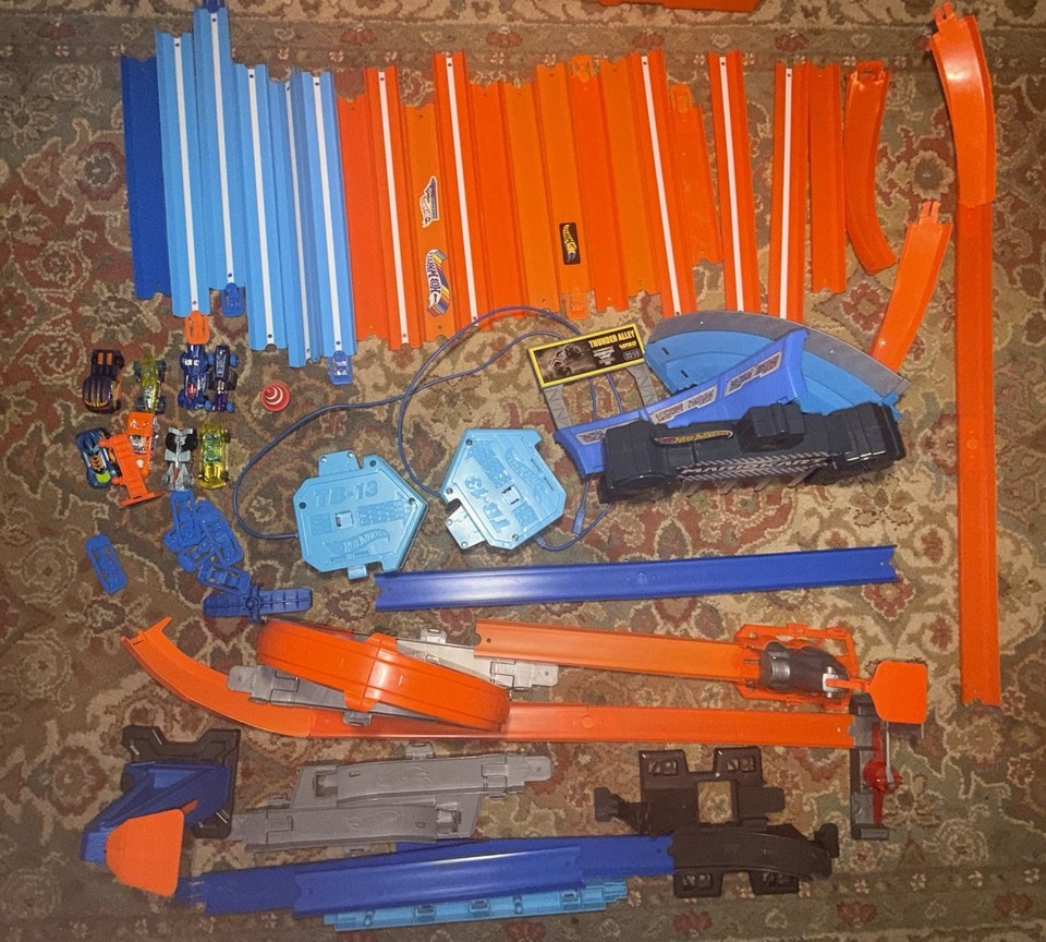 HUGE Hot Whee Track Lot Of Multiple Set Pieces Comes With Everything ...