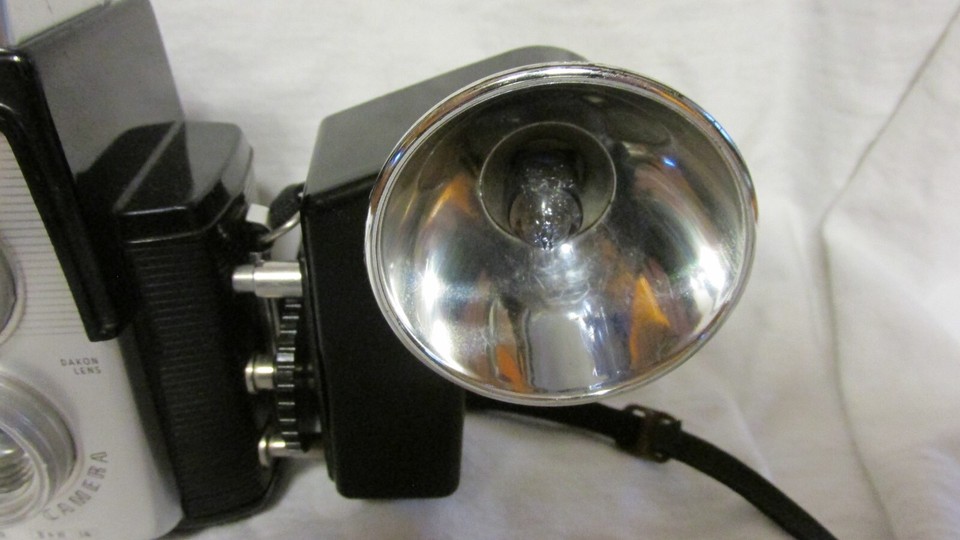 VINTAGE LATE 1950s KODAK STARFLEX CAMERA w/ FLASH & BULB | eBay