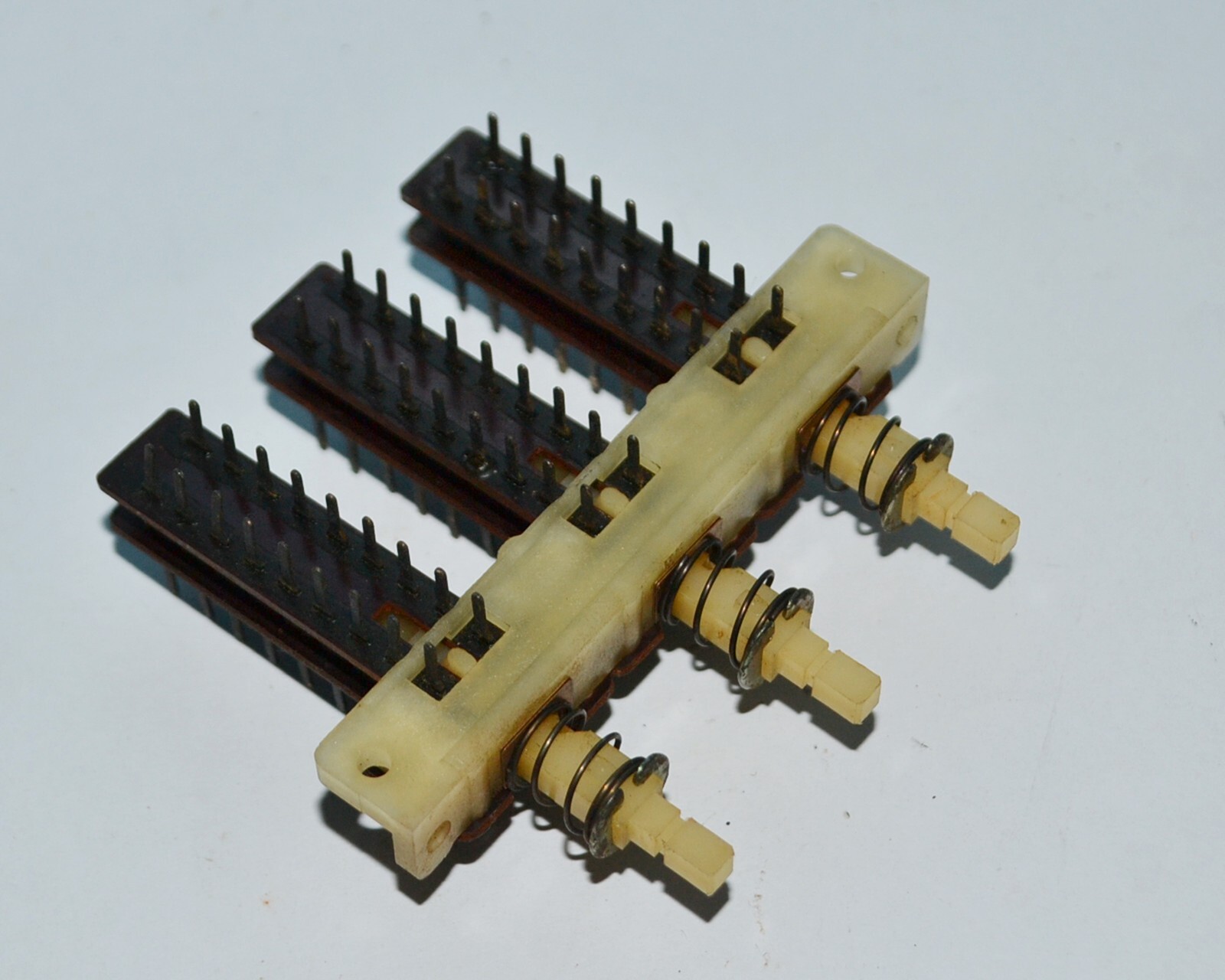 NOS Bank of 3 Interlocking Push Button Switch 18 Pin 3 Row Auto Release ...