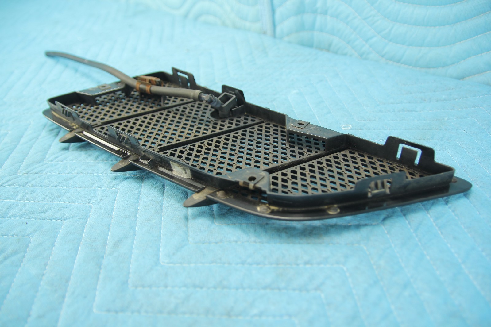 Mercedes GL450 Passenger Hood Grill w/ Wiper Nozzle 1648804405 2007 ...