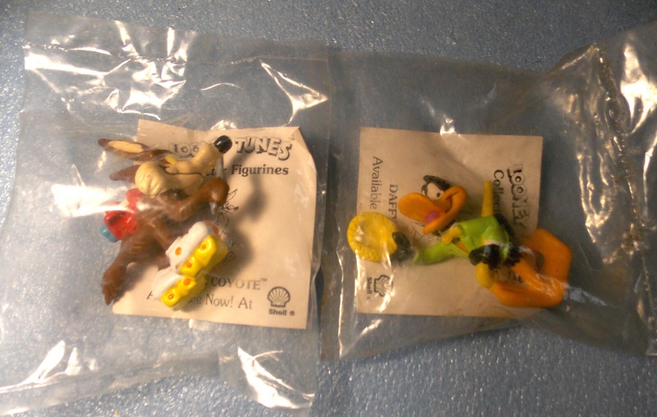 Shell Motor Oil Toy Promo Wile E Coyote Daffy Duck 1990 Looney Tunes ...