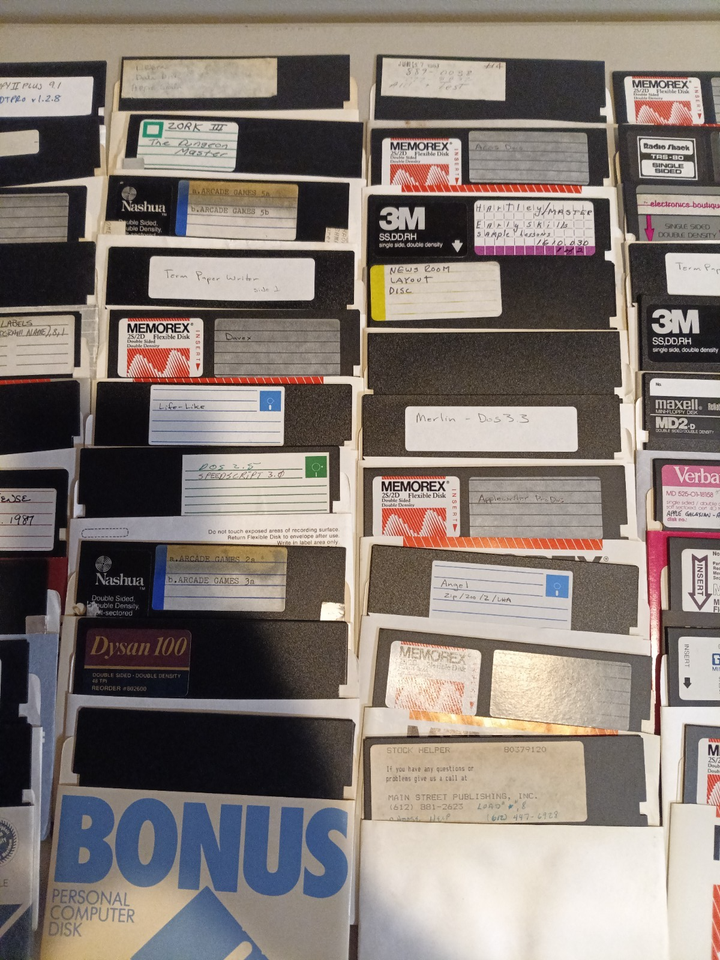 100 Random 5.25" Floppy disks for 8-bit Apple II, Commodore, Atari ...