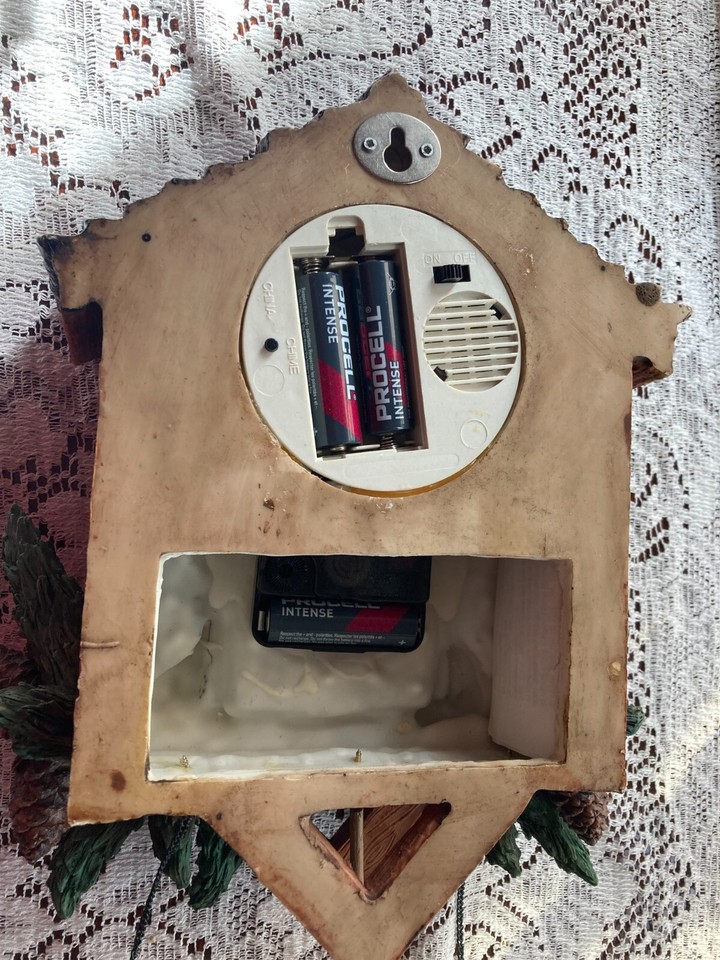 WMG 2005 Rustic FREEDOM Eagle Cuckoo quartz Chime Clock with pinecones ...