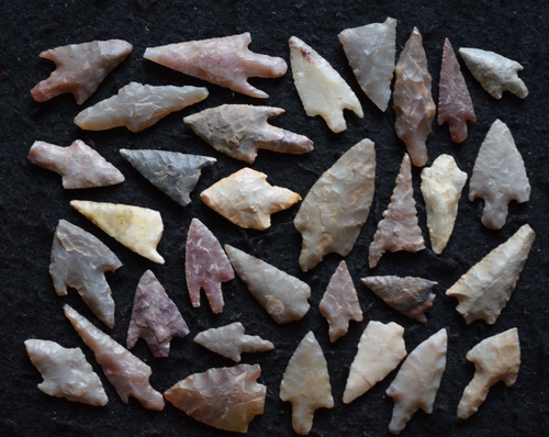 32 common, STEMMED Sahara Neolithic projectile points most with damage ...