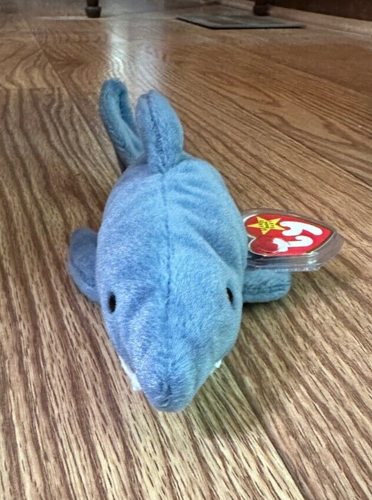 1996 RARE AND RETIRED TY BEANIE BABY "CRUNCH THE SHARK" PLUSH TOY #4130 ...
