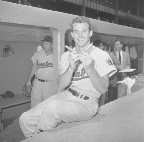 KF99-467 RARE '59 BOB ALLISON WASHINGTON SENATORS DUGOUT ORIG 2 1/4 ...