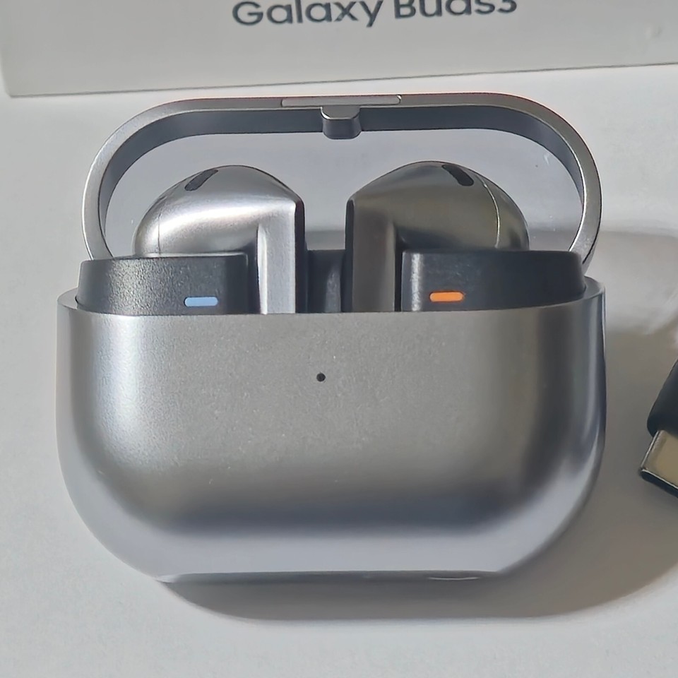 Samsung Galaxy Buds3 SM-R530 True Wireless Bluetooth Earbuds Silver ...