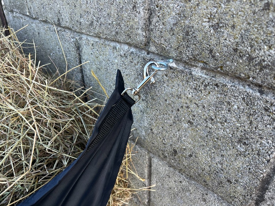 Turners Hay Sling Hay Bar Quick Fill Large Hay Corner Feeder Waterproof ...