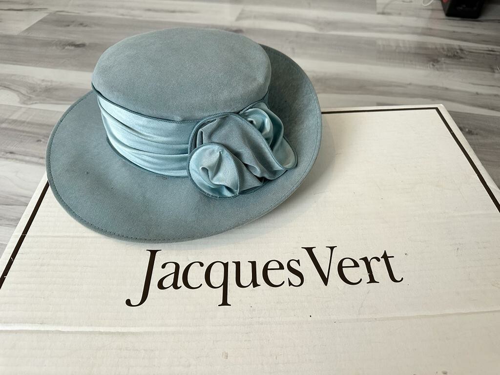 Jacques Vert 2 piece skirt suit.Hat and shoes Handbag. Aqua size 14 ...