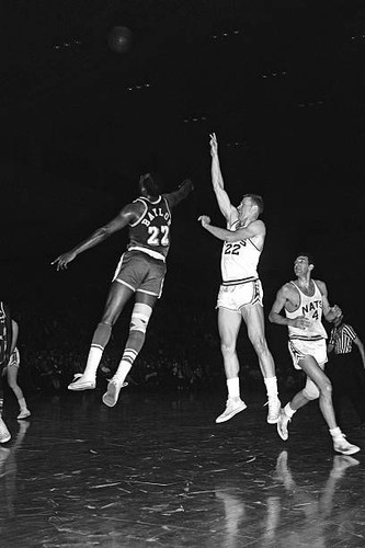 Lee Shaffer Of The Syracuse Nationals Shoots 1960S Old Basketball Photo ...