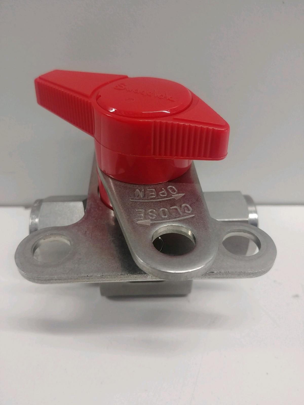 NEW OLD STOCK! SWAGELOK SS QTR TURN 1/2" TUBE PADLOCKABLE BALL VALVE SS ...