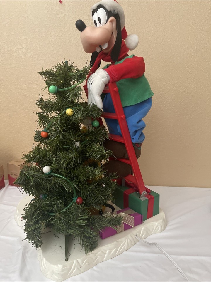 Disney Animated Goofy & Pluto Christmas Tree Santa’s Best Vintage Works ...