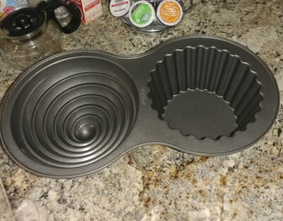 CC) Wilton Cupcake Pan Giant 3D Large Non-Stick Mold BIG Jumbo Baking ...