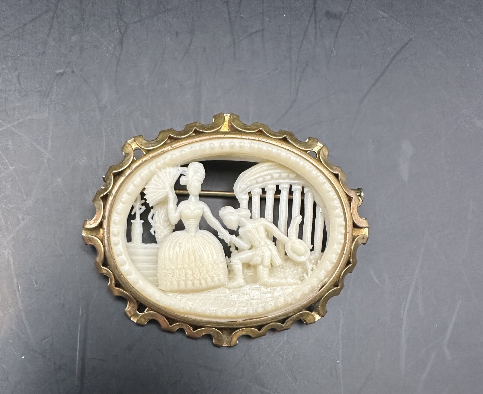 1920’s Victorian Celluloid and brass Brooch ,showing… - Gem