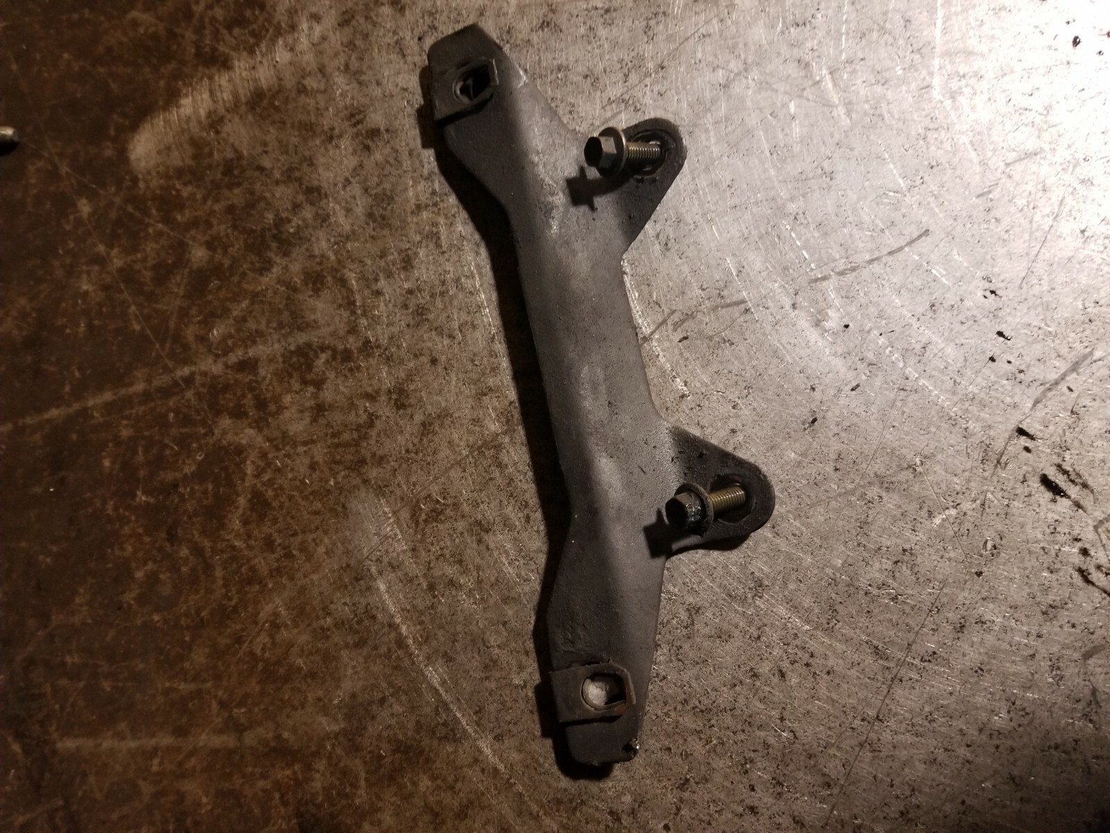 4937304 Dodge Ram 6.7L Cummins Valve cover Engine Cover Support Bracket ...