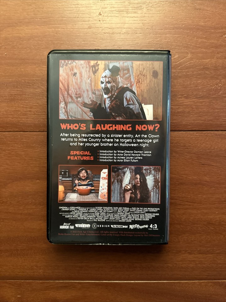 Terrifier 2 VHS Standard Edition Clamshell Art The Clown Damien Leone ...
