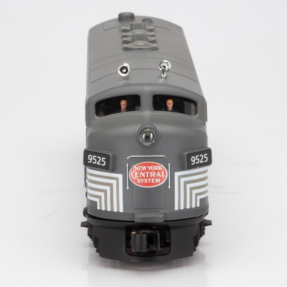 Menards O Gauge Powered NEW YORK CENTRAL F Unit Diesel Locomotive AA ...